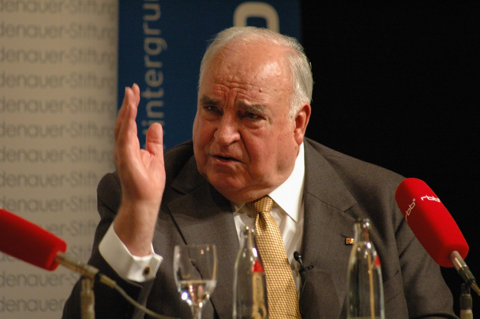 Helmut Kohl luta pela vida